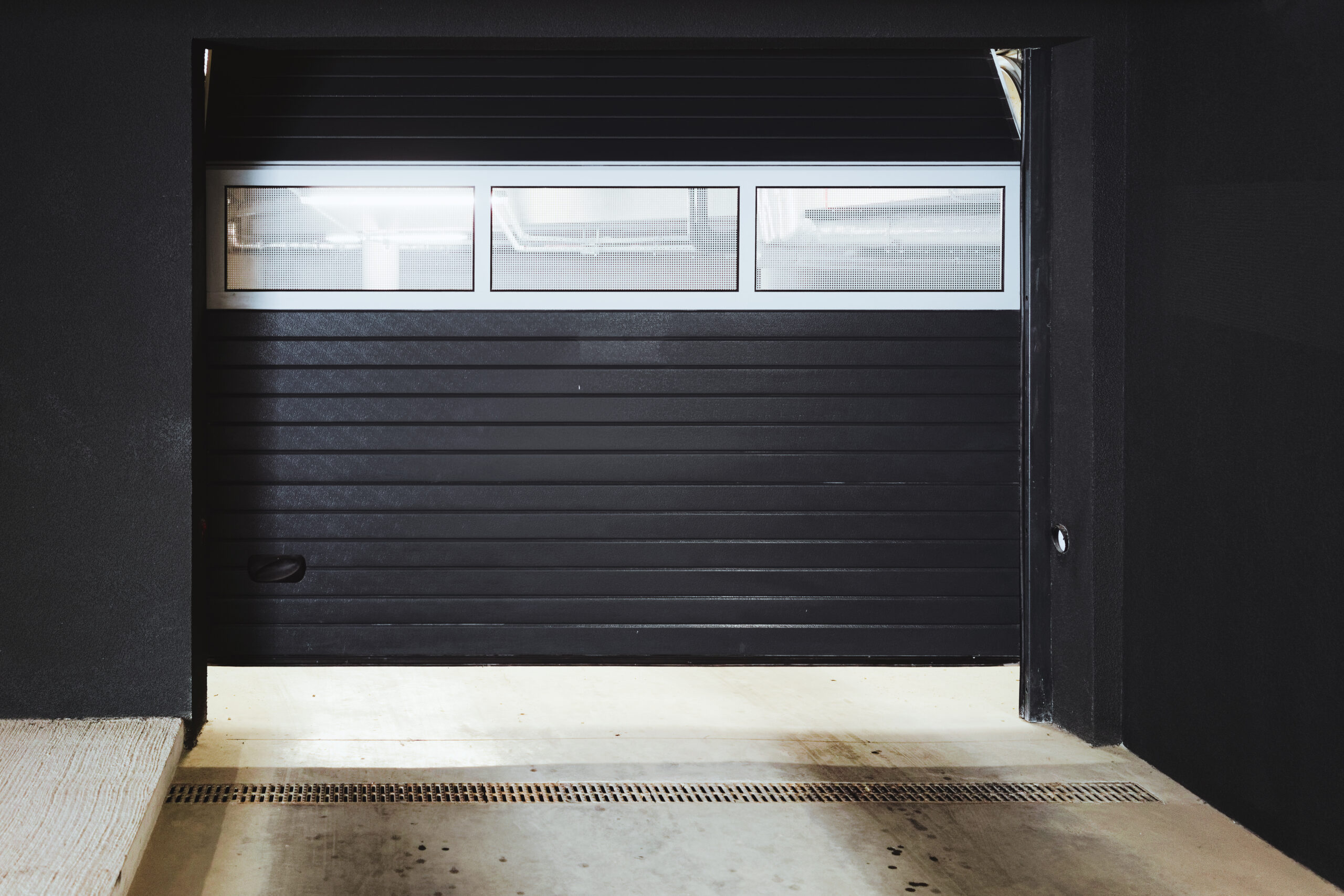 Emergency garage door repair | Deluxe