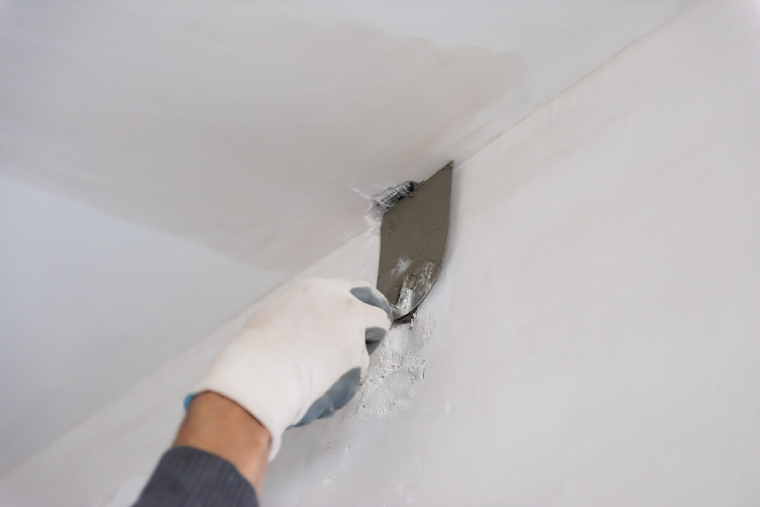 How to patch a hole in drywall? Complete repair guide
